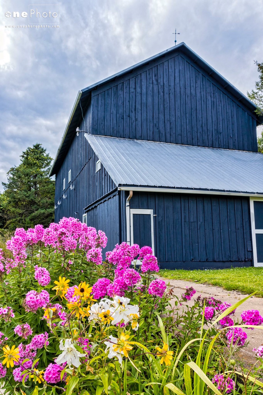 Big Blue, Barn Venue - Wedding Venue | VowVenue.com