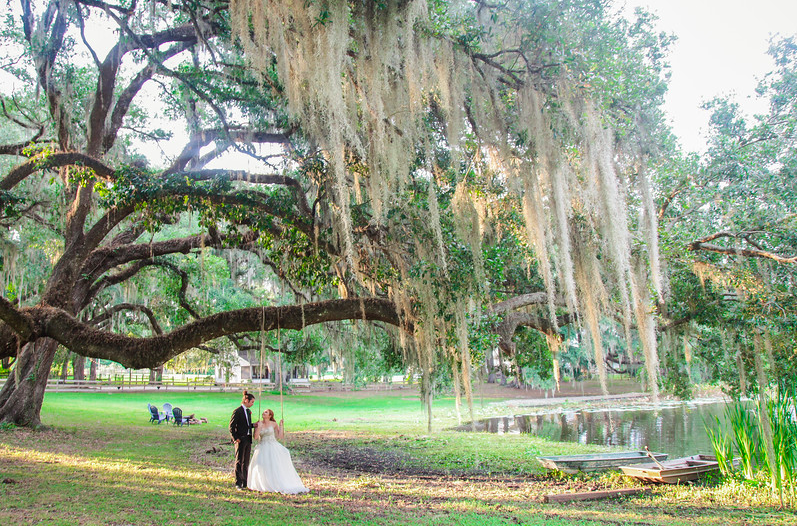 Enchanted Oaks Farm And Lakehouse - Wedding Venue | VowVenue.com
