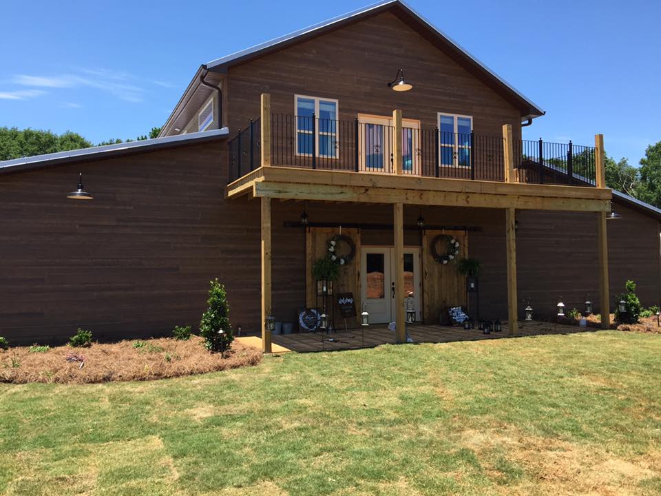 Hummingbird Hill Farms - Wedding Venue | VowVenue.com