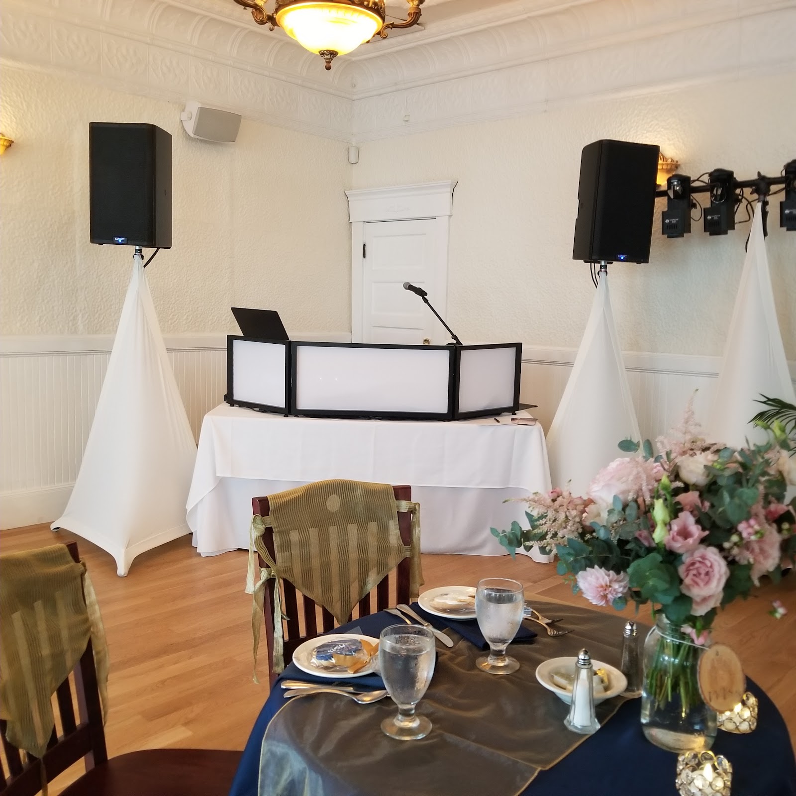 Salernos Function Hall - Wedding Venue | VowVenue.com