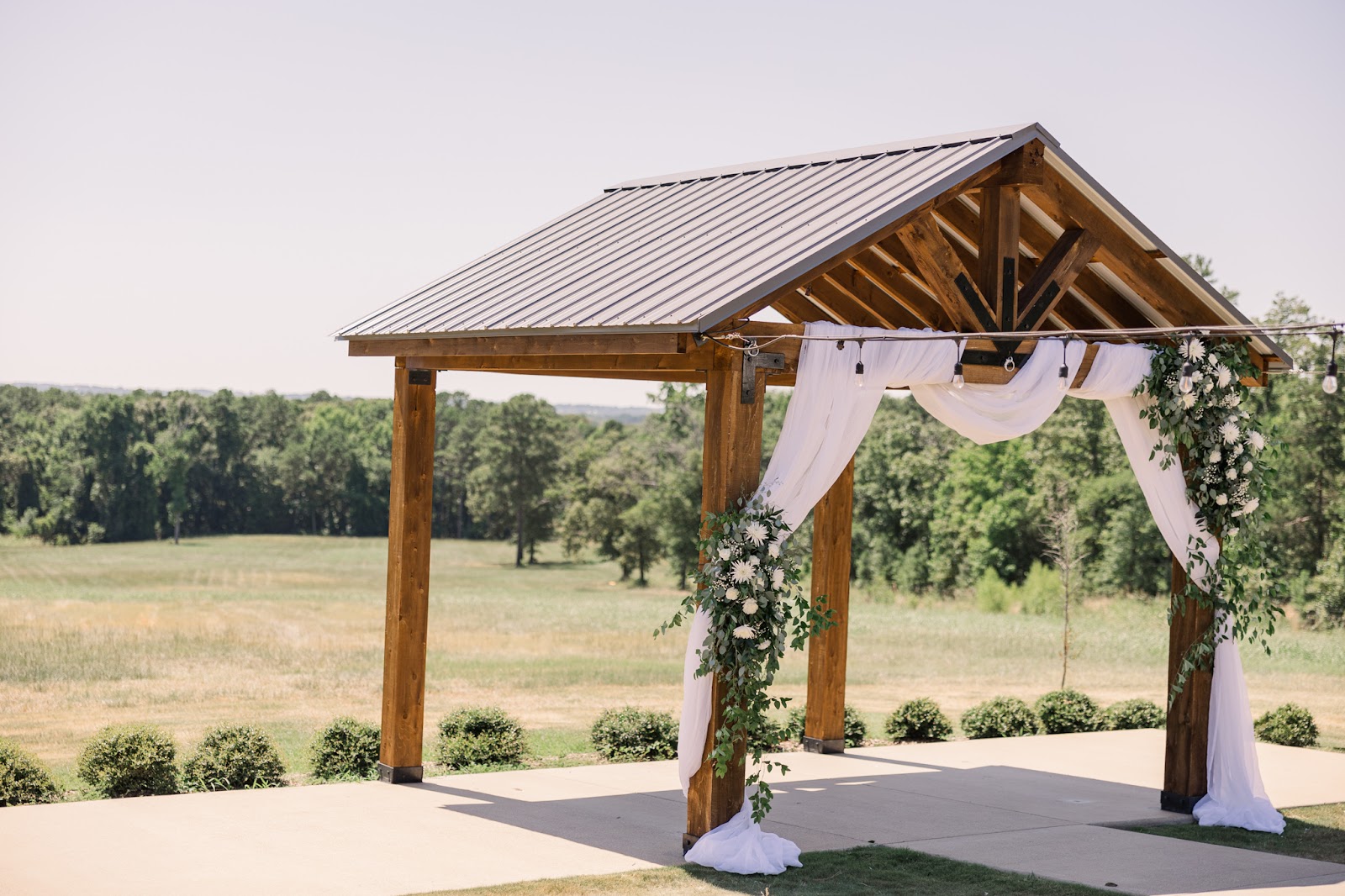 Sunset Oaks Venue - Wedding Venue | VowVenue.com