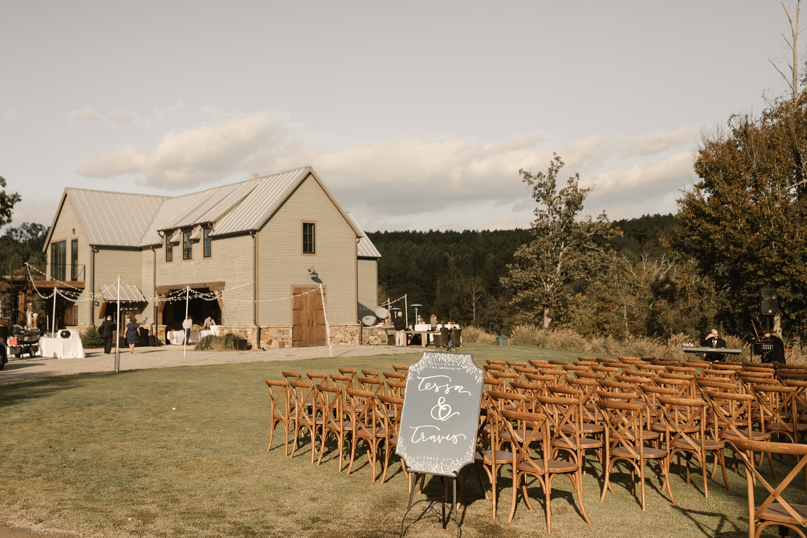 The Barn Smith Lake - Wedding Venue | VowVenue.com