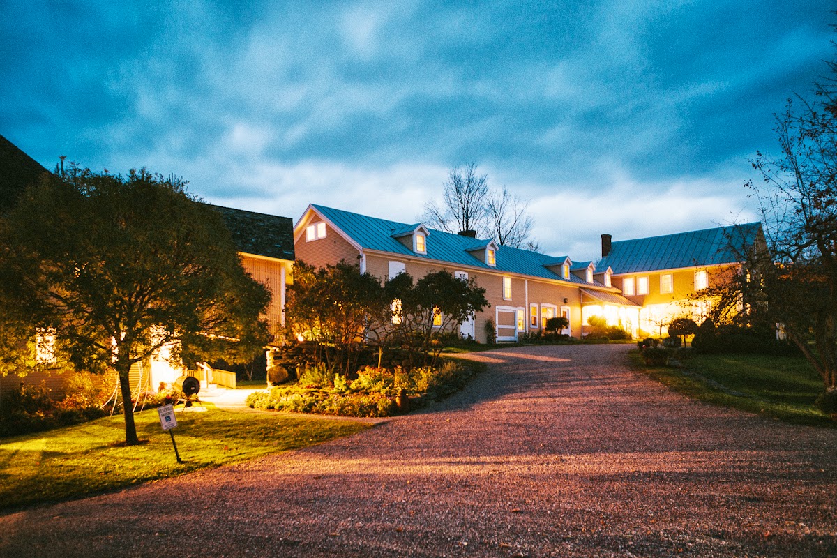 The Inn at the Round Barn Farm - Wedding Venue | VowVenue.com
