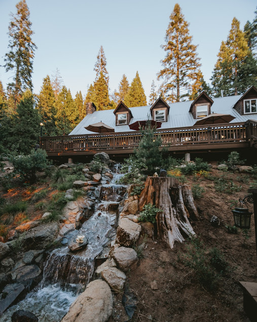 The Lodge at Two Moons - Wedding Venue | VowVenue.com