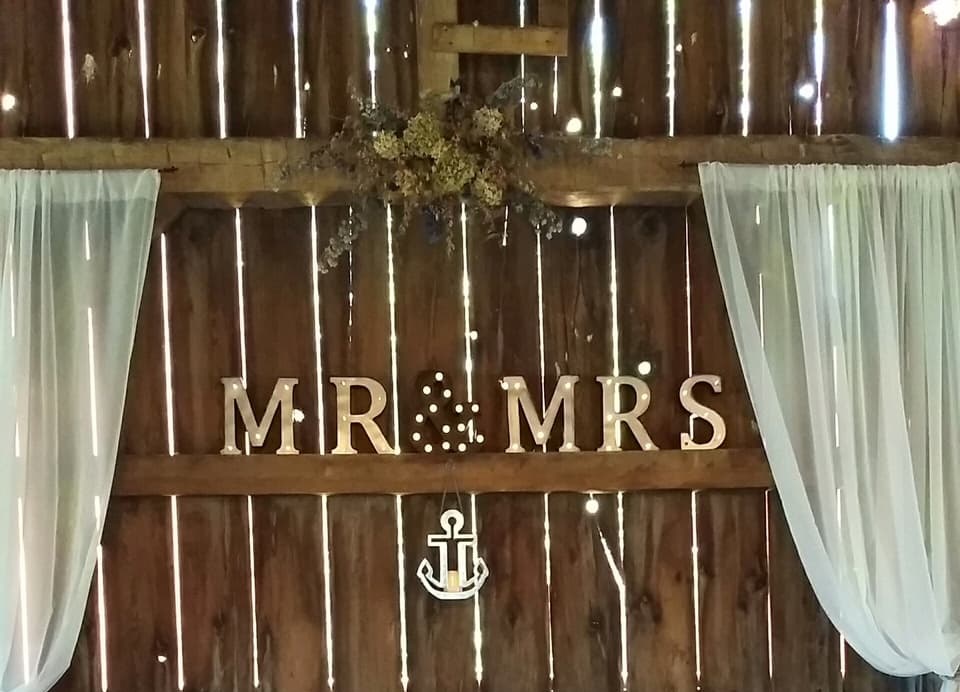 Jordan Valley Barn - Wedding Venue | VowVenue.com