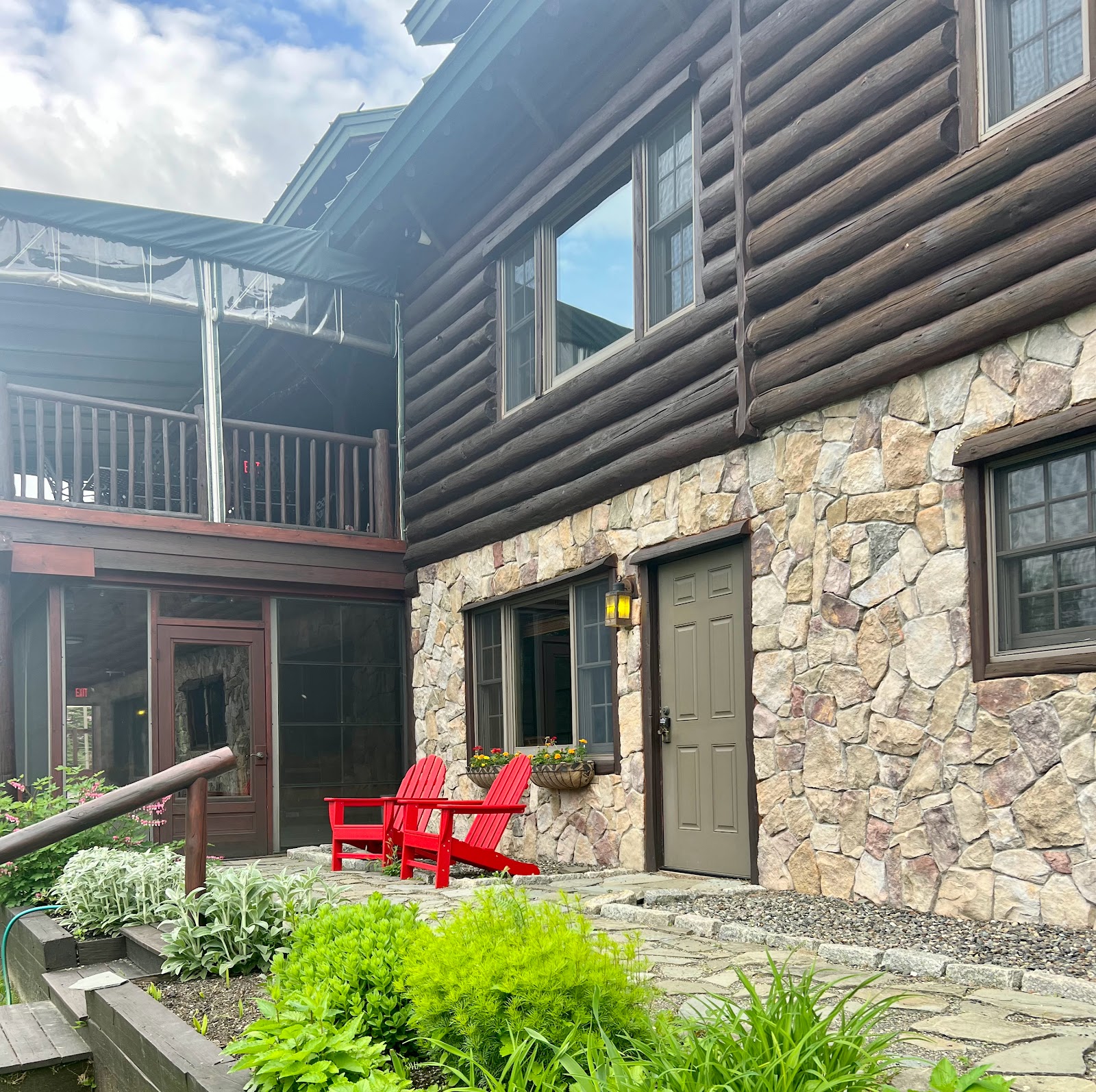 Loon Lodge Inn and Restaurant - Wedding Venue | VowVenue.com