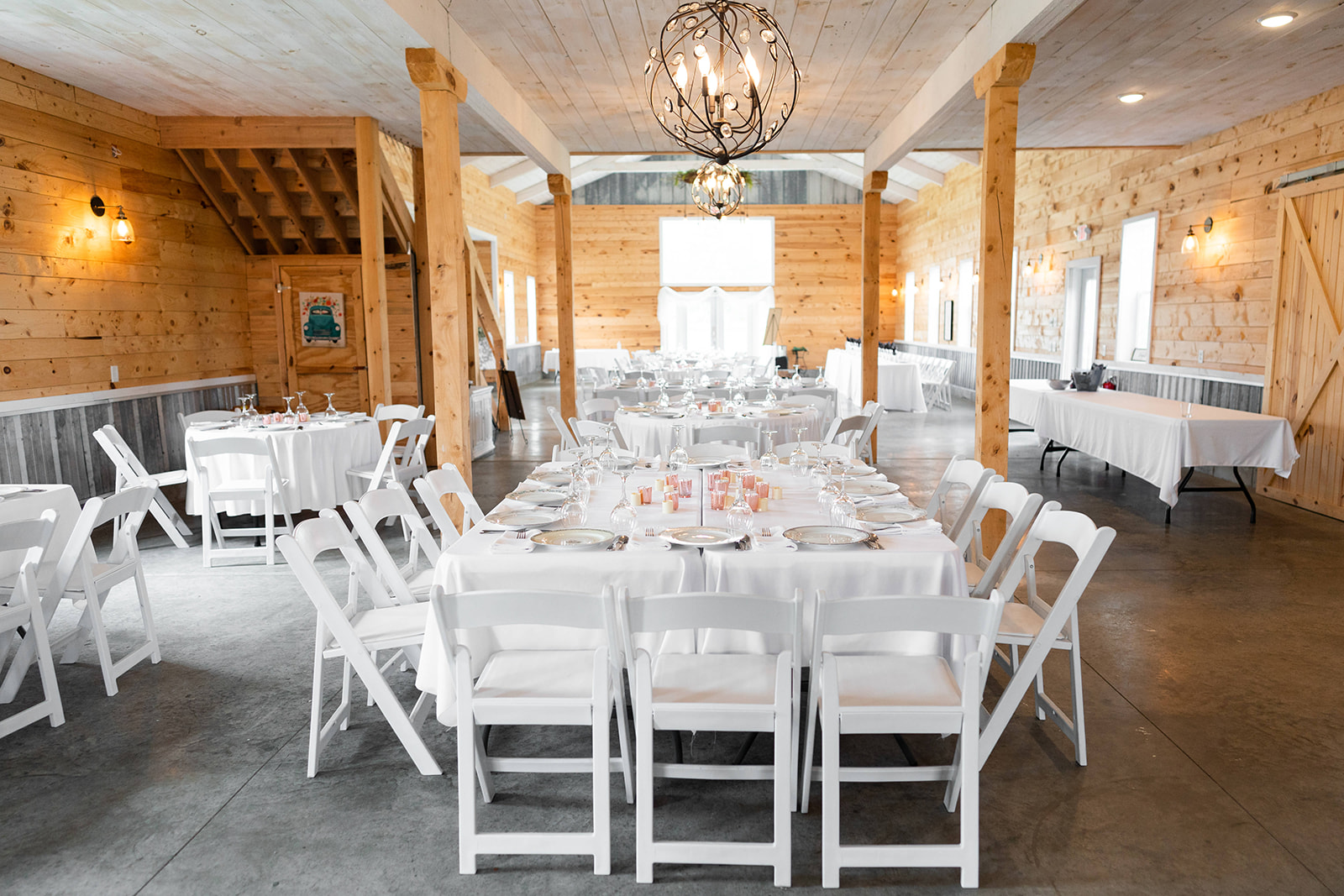 The Barn at Mirror Lake - Wedding Venue | VowVenue.com