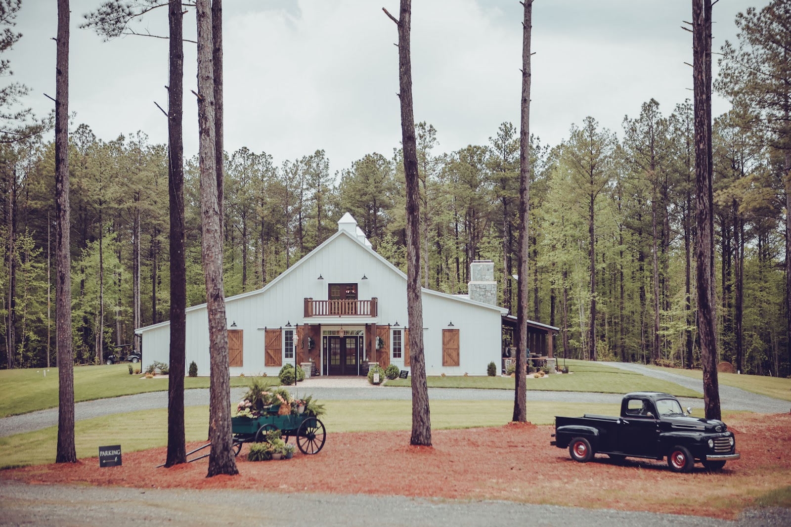 The Barn at Pine View - Wedding Venue | VowVenue.com