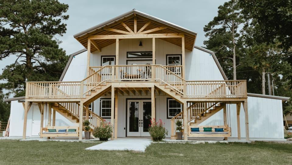 The Lively Oak Event Center - Wedding Venue | VowVenue.com